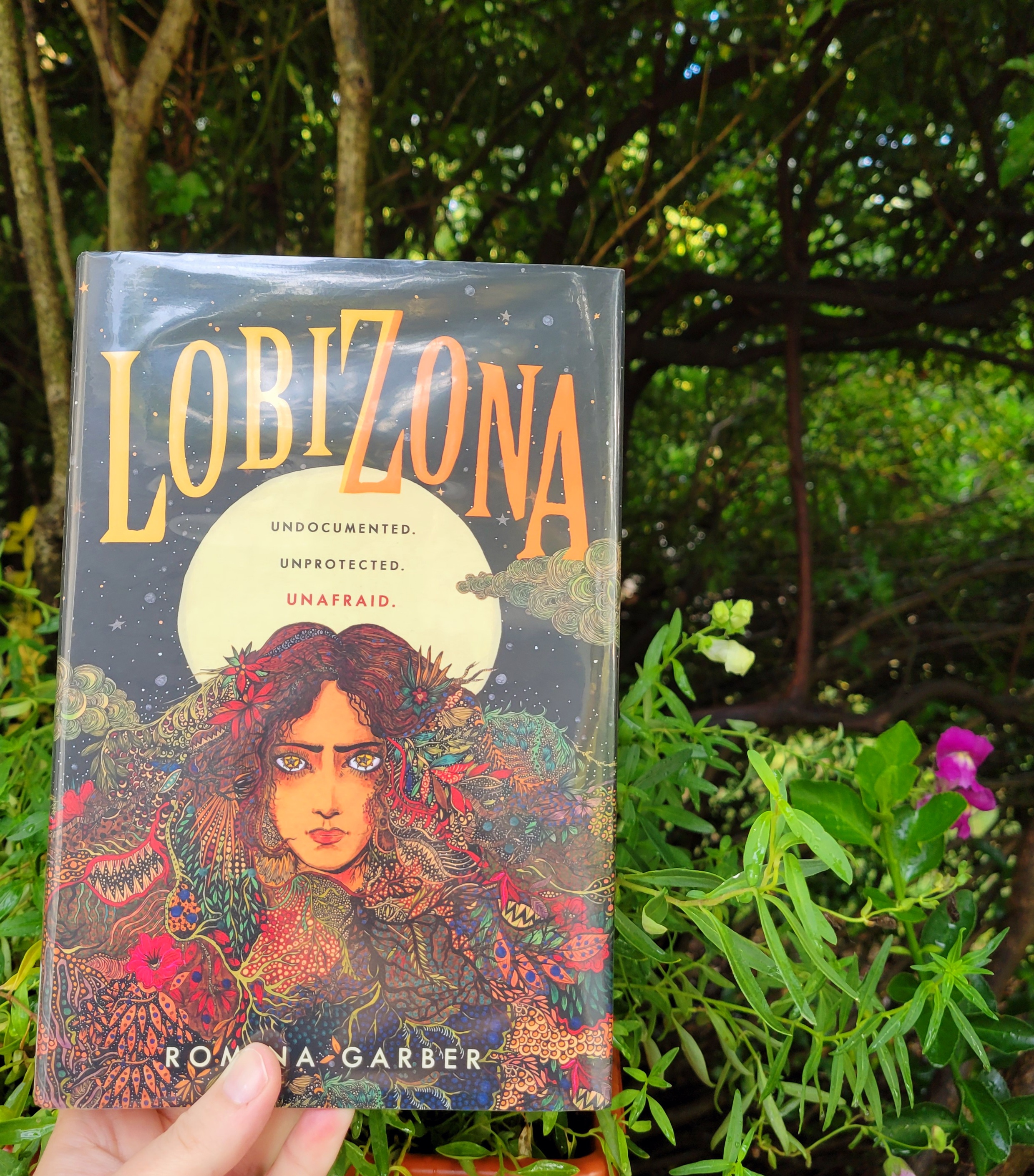 LOBIZONA – Romina Garber – A Girl Named Tommi